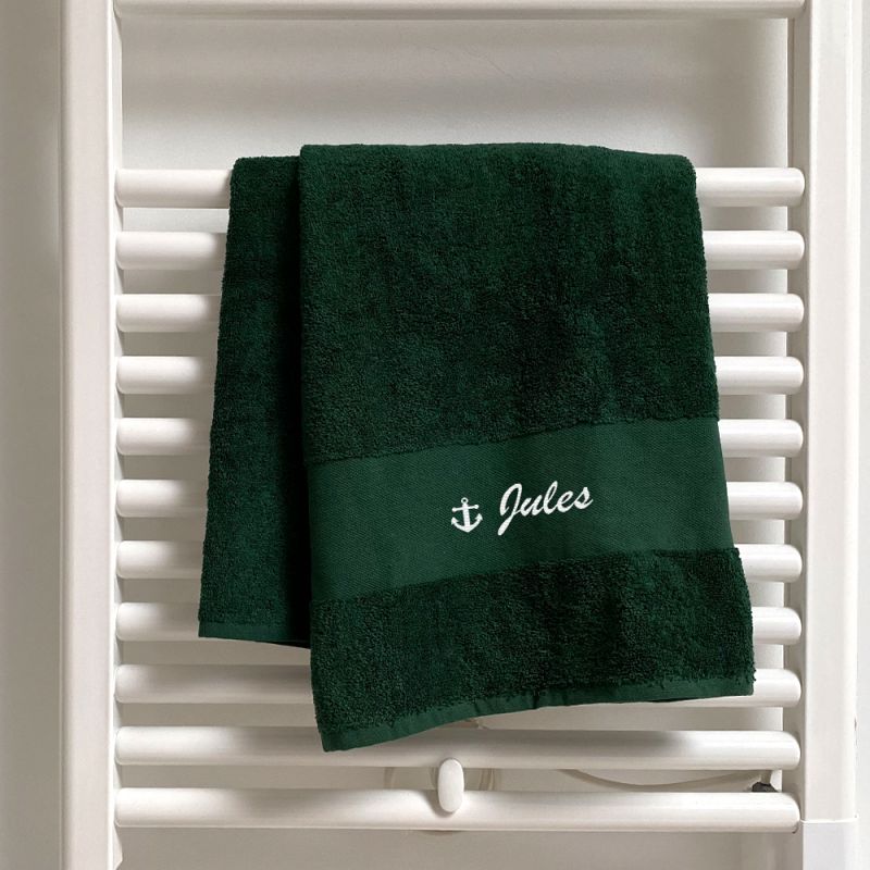 Serviette de bain personnalisée prénom · Linge de maison brodé